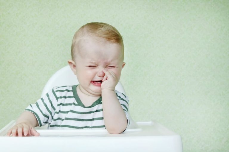 Bébé et pleurs de décharge, comment réagir ? - Fée Dodo